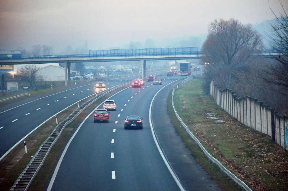 Hrvatska: Zbog olujnog vjetra zatvoreni dijelovi autoceste i magistrale : Radio Velkaton