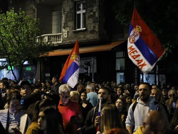 Četvrti dan studenti blokiraju zgradu RTS-a : Radio Velkaton