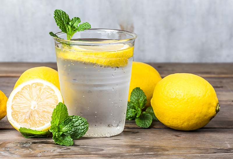 Popijte svako jutro: Topla voda sa limunom donosi mnoge benefite za vaš ...